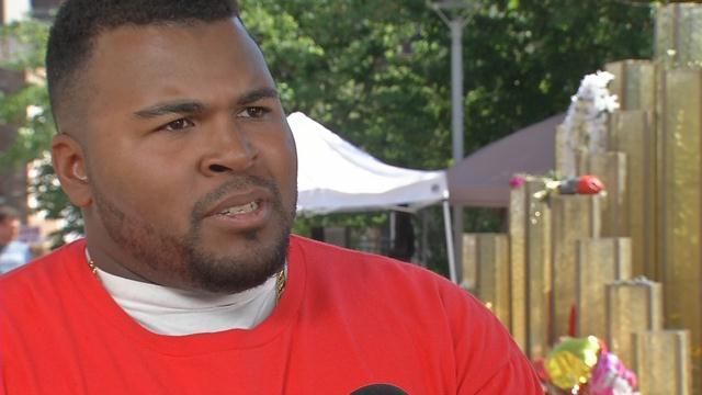 Muhammad Ali's son overcome with emotion while visiting Ali Center ...