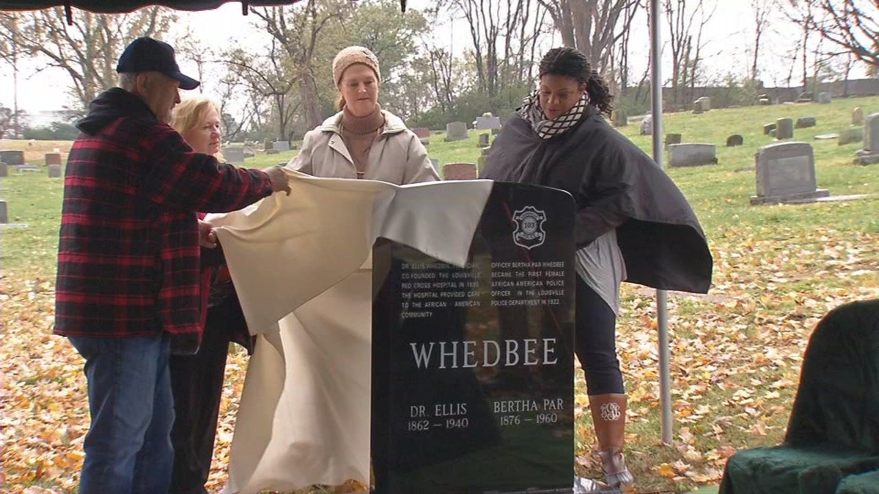 Community honors Louisville's first black female police officer | Local ...