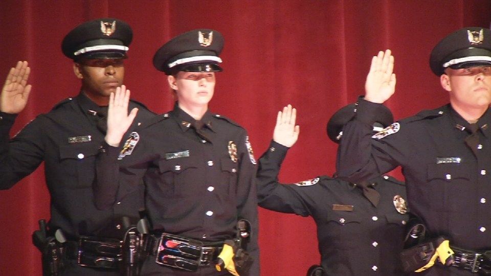 Two dozen new LMPD officers hit the streets - WDRB 41 Louisville News